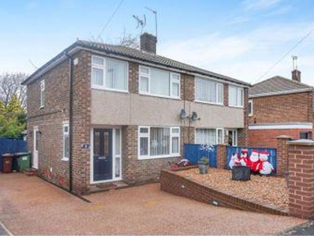 3 Bedrooms Semi detached house for sale in St. Andrews Drive, Ferrybridge WF11