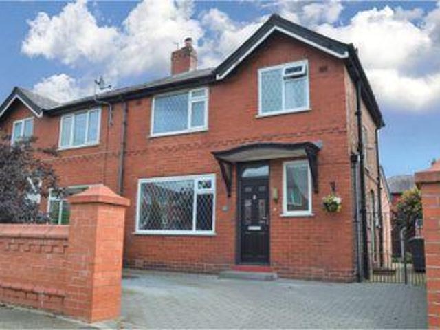 3 Bedrooms Semi detached house for sale in St. Austells Drive, Prestwich M25