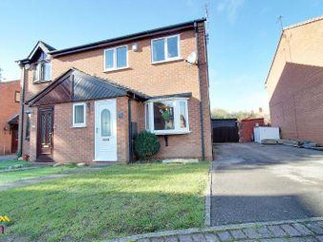 3 Bedrooms Semi detached house for sale in St. Georges Close, Thorne, Doncaster DN8