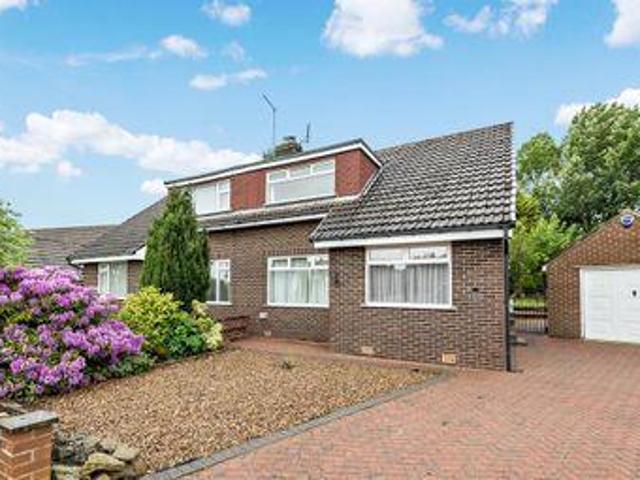 3 Bedrooms Semi detached house for sale in St. Johns Way, Yeadon, Leeds LS19