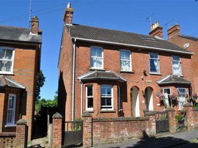 3 Bedrooms Semi detached house for sale in St James Avenue, Farnham, Surrey GU9