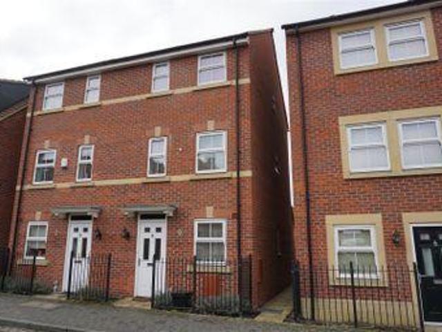 3 Bedrooms Semi detached house for sale in St. James Gardens, Trowbridge BA14