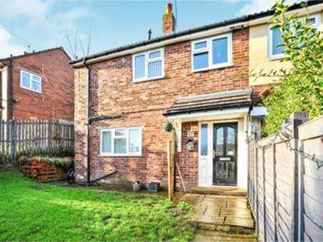 3 Bedrooms Semi detached house for sale in St James Walk, Horsforth, Leeds LS18