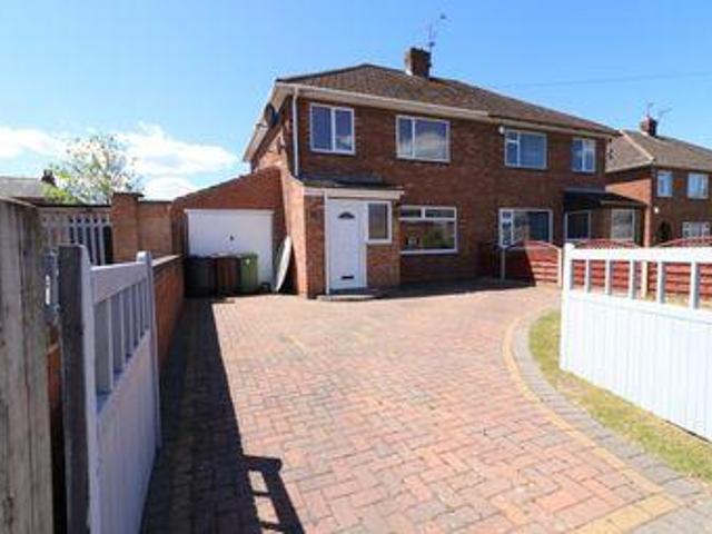 3 Bedrooms Semi detached house for sale in St. Margarets Gardens, Lincoln LN6
