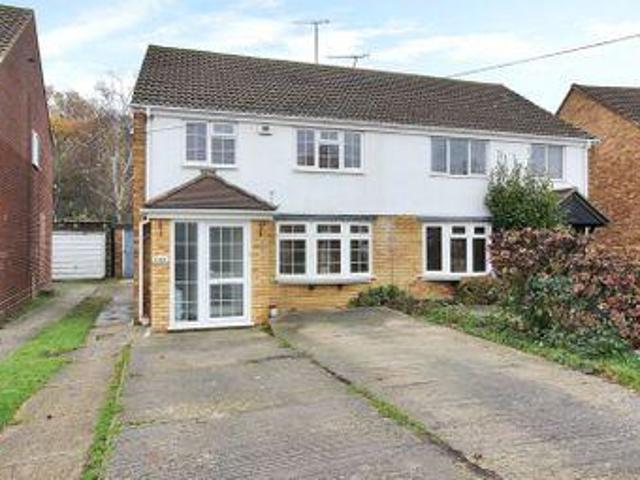 3 Bedrooms Semi detached house for sale in St. Marys Drive, Pound Hill, Crawley, West Sussex RH10