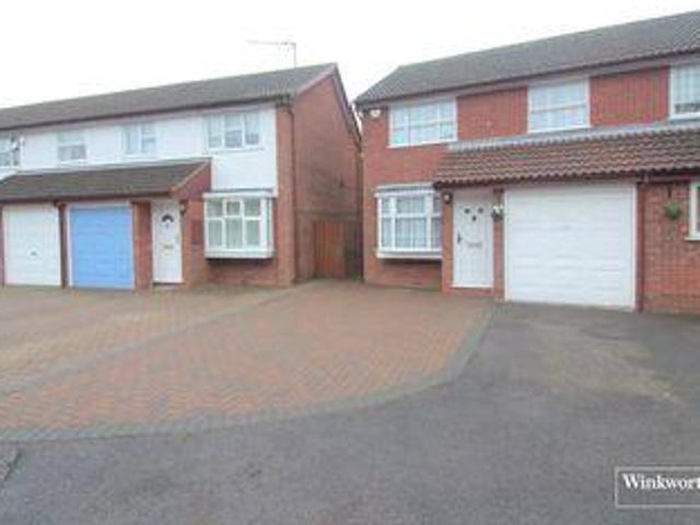 3 Bedrooms Semi detached house for sale in St. Neots Close, Borehamwood, Hertfordshire WD6