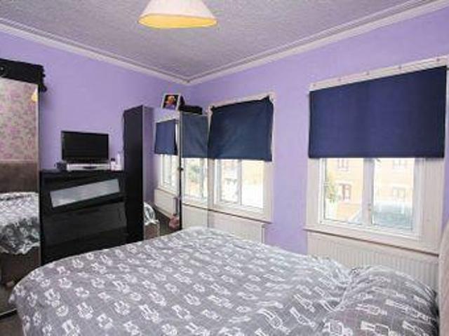 3 Bedrooms Semi detached house for sale in St. Saviours Road, Croydon CR0