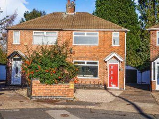 3 Bedrooms Semi detached house for sale in Stancliffe Avenue, Nottingham NG6