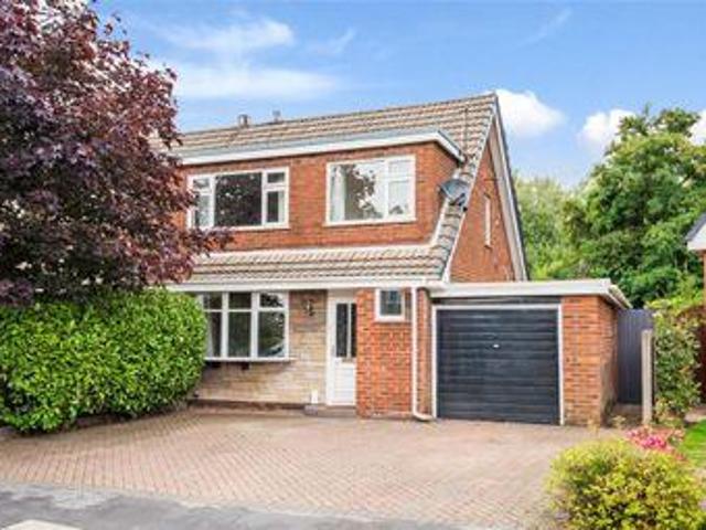 3 Bedrooms Semi detached house for sale in Standfield Drive, Boothstown, Worsley, Manchester M28