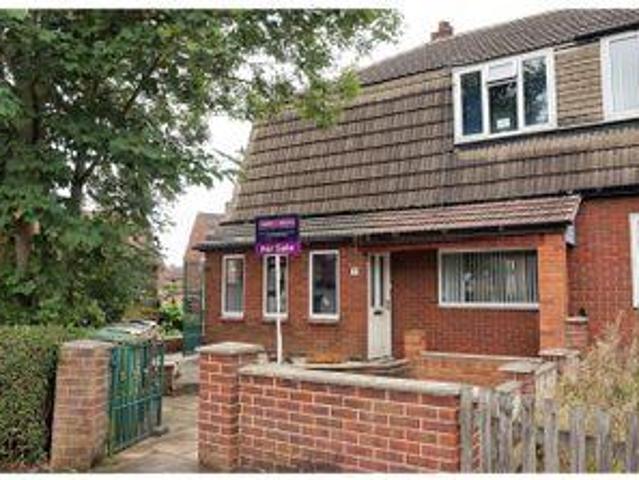 3 Bedrooms Semi detached house for sale in Stanks Green, Swarcliffe LS14