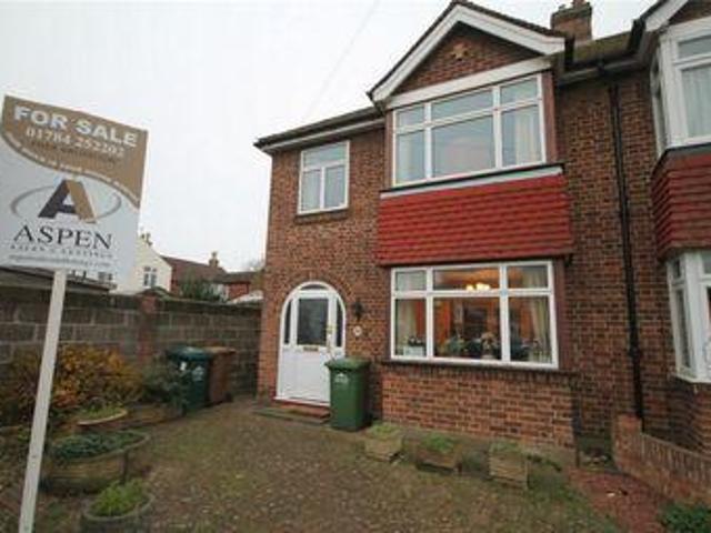 3 Bedrooms Semi detached house for sale in Stanley Road, Ashford, Surrey TW15