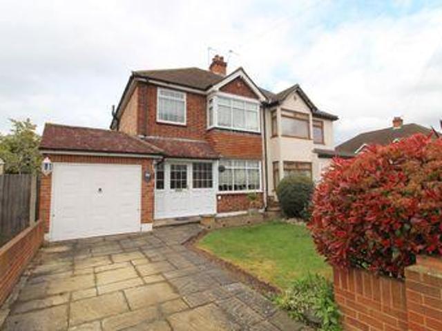 3 Bedrooms Semi detached house for sale in Stanley Road, Ashford TW15