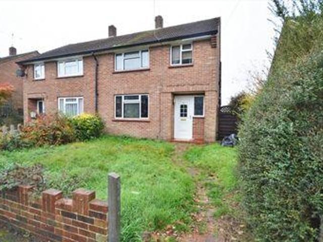 3 Bedrooms Semi detached house for sale in Star Post Road, Camberley, Surrey GU15