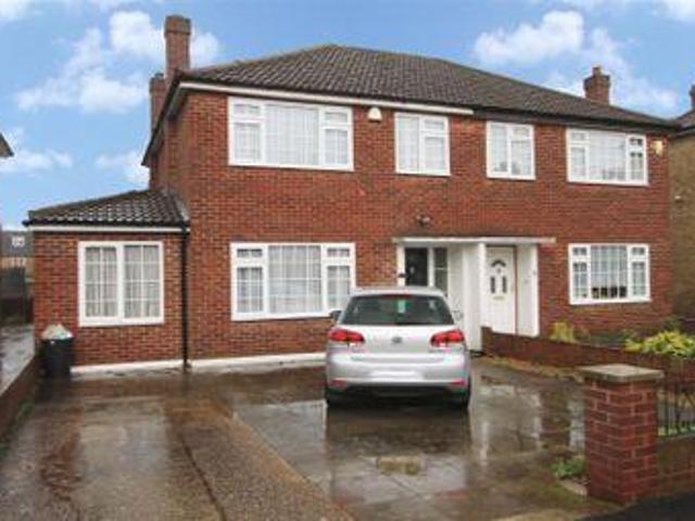 3 Bedrooms Semi detached house for sale in Star Road, Hillingdon UB10