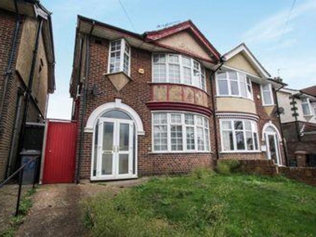 3 Bedrooms Semi detached house for sale in Stockingstone Road, Luton LU2