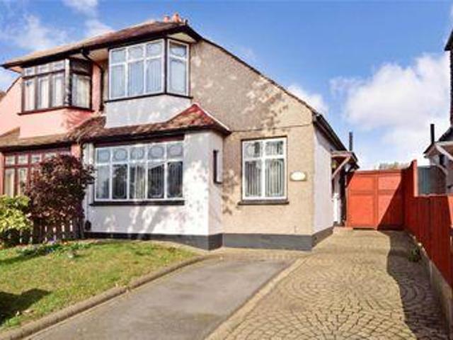 3 Bedrooms Semi detached house for sale in Suttons Avenue, Hornchurch, Essex RM12