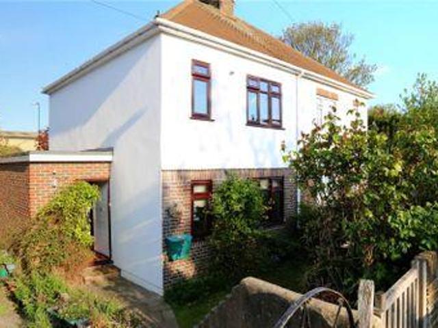 3 Bedrooms Semi detached house for sale in Suffolk Road, Gravesend, Kent DA12