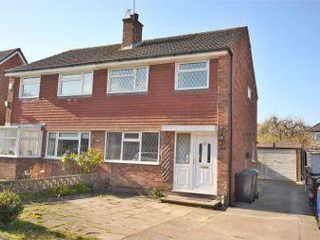 3 Bedrooms Semi detached house for sale in Sunningdale Drive, Leeds, West Yorkshire LS17