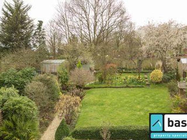3 Bedrooms Semi detached house for sale in Sunset Gardens, London SE25