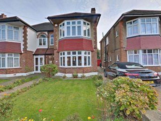 3 Bedrooms Semi detached house for sale in Sussex Way, Cockfosters EN4
