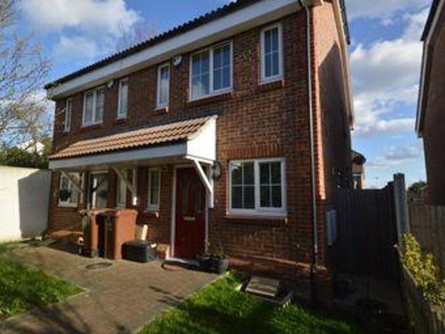 3 Bedrooms Semi detached house for sale in Swain Close, Rochester ME2