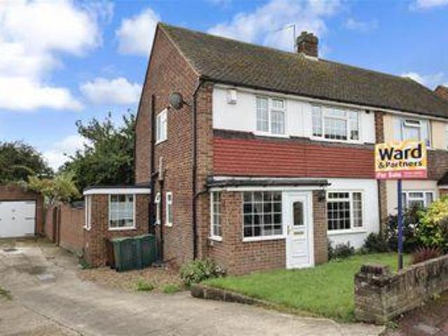 3 Bedrooms Semi detached house for sale in Swale Road, Rochester, Kent ME2