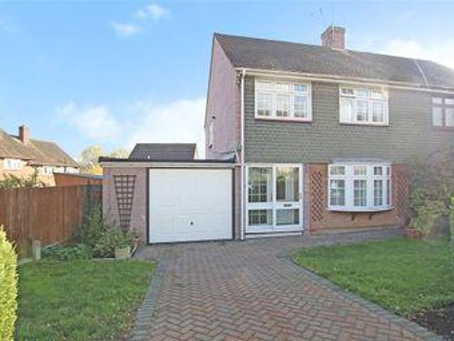 3 Bedrooms Semi detached house for sale in Swan Close, Orpington, Kent BR5