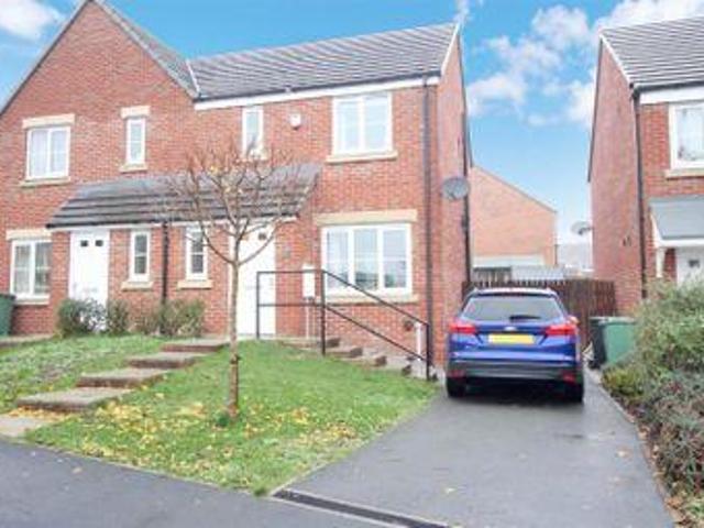 3 Bedrooms Semi detached house for sale in Swarcliffe Avenue, Leeds LS14