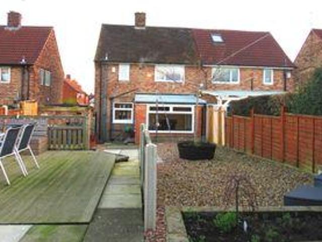 3 Bedrooms Semi detached house for sale in Swarcliffe Road, Leeds LS14