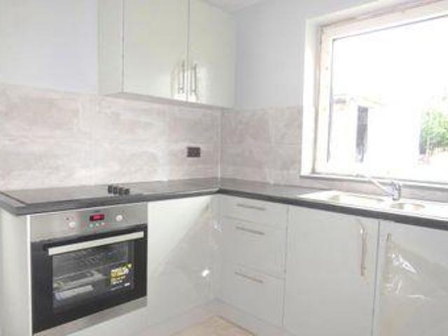 3 Bedrooms Semi detached house for sale in Swarcliffe Road, Leeds LS14