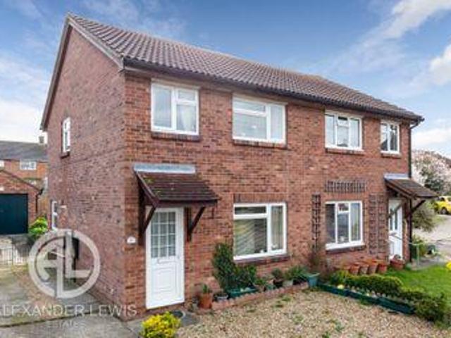 3 Bedrooms Semi detached house for sale in Swift Close, Letchworth SG6