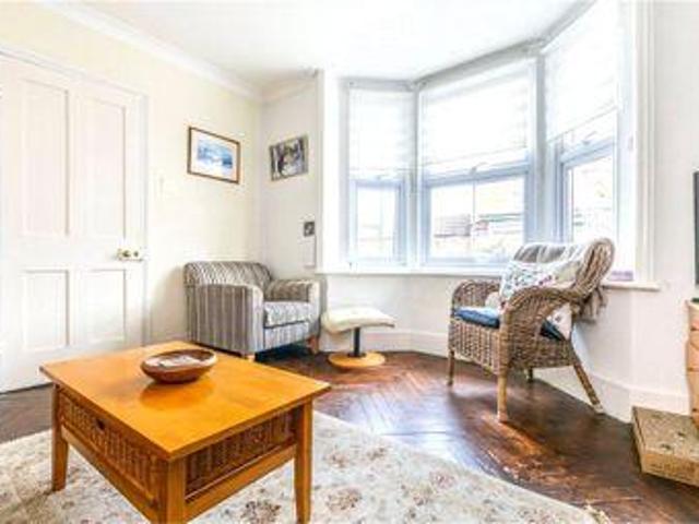 3 Bedrooms Semi detached house for sale in Swindon Road, Horsham RH12