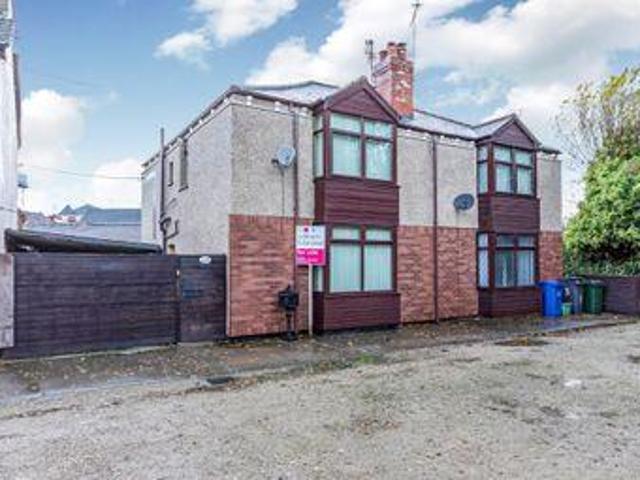 3 Bedrooms Semi detached house for sale in Pool Avenue, Askern, Doncaster DN6