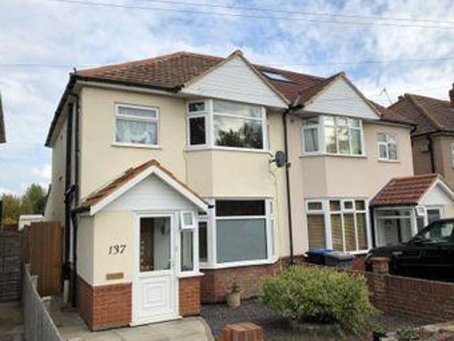 3 Bedrooms Semi detached house for sale in Pooley Green Road, Egham TW20