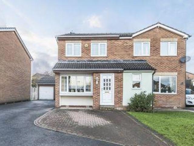 3 Bedrooms Semi detached house for sale in Poppleton Way, Tingley WF3