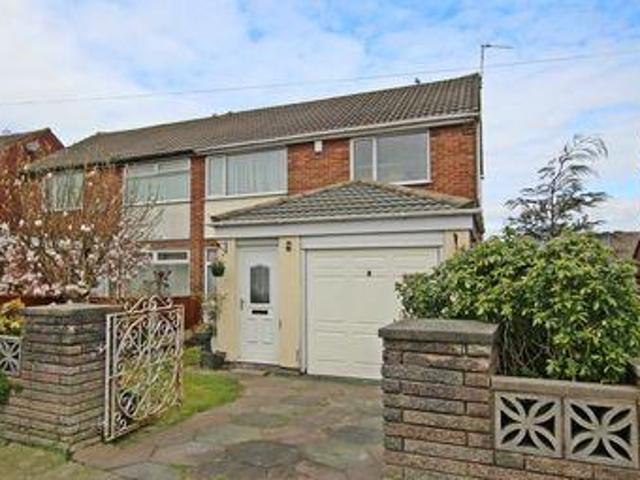 3 Bedrooms Semi detached house for sale in Paisley Avenue, St Helens WA11