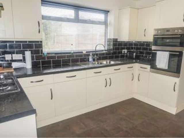 3 Bedrooms Semi detached house for sale in Park View, Barnsley S70