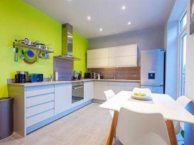 3 Bedrooms Semi detached house for sale in Park Avenue, Castleford WF10