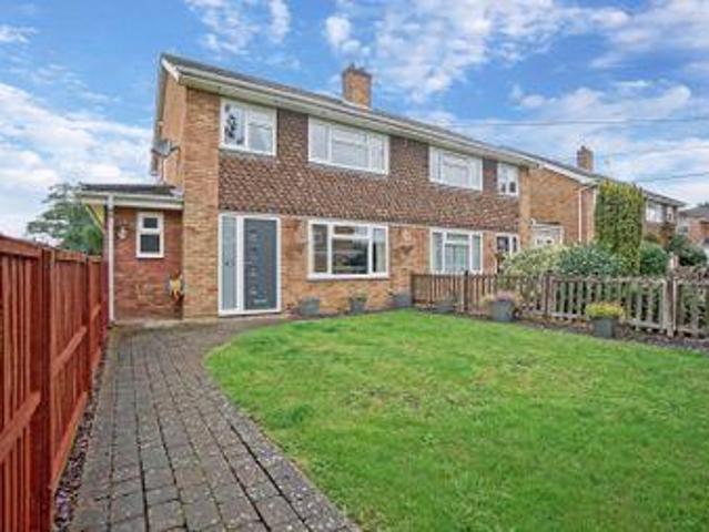 3 Bedrooms Semi detached house for sale in Park Drive, Little Paxton, St Neots PE19