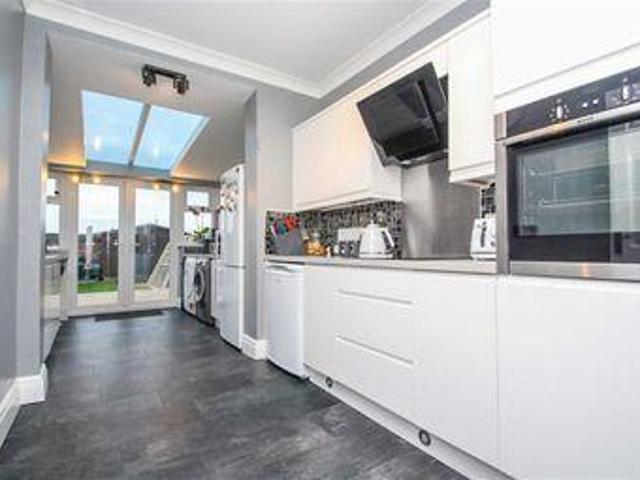 3 Bedrooms Semi detached house for sale in Park Road, Clacton On Sea CO15