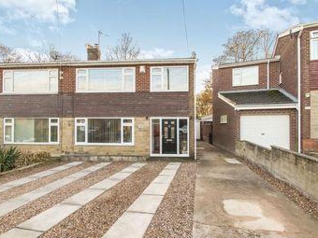 3 Bedrooms Semi detached house for sale in Parkways Grove, Oulton, Leeds LS26