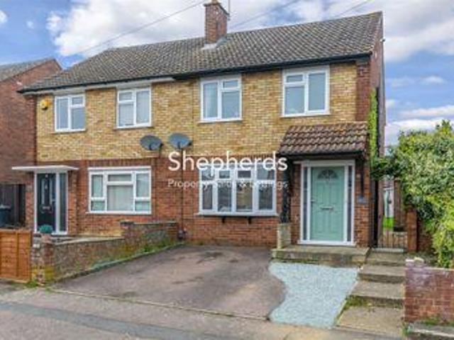3 Bedrooms Semi detached house for sale in Parnel Road, Ware, Hertfordshire SG12