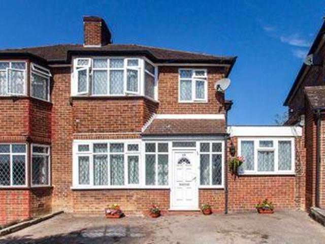 3 Bedrooms Semi detached house for sale in Parsons Crescent, Edgware HA8
