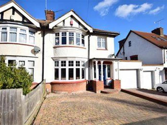 3 Bedrooms Semi detached house for sale in Parrock Avenue, Gravesend, Kent DA12