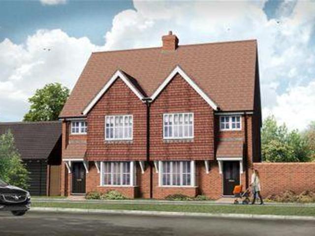 3 Bedrooms Semi detached house for sale in Peters Village, Hall Road, Evabourne, Wouldham, Rochester, Kent ME1