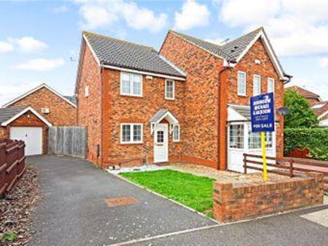 3 Bedrooms Semi detached house for sale in Peach Croft, Northfleet, Gravesend, Kent DA11