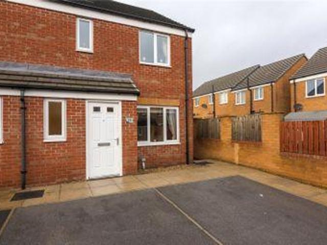 3 Bedrooms Semi detached house for sale in Pear Tree Close, Bradford, West Yorkshire BD6
