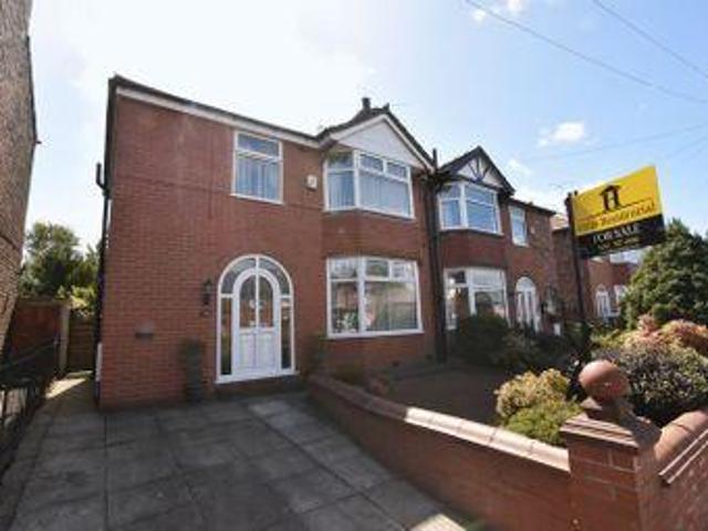 3 Bedrooms Semi detached house for sale in Peel Green Road, Eccles, Manchester M30