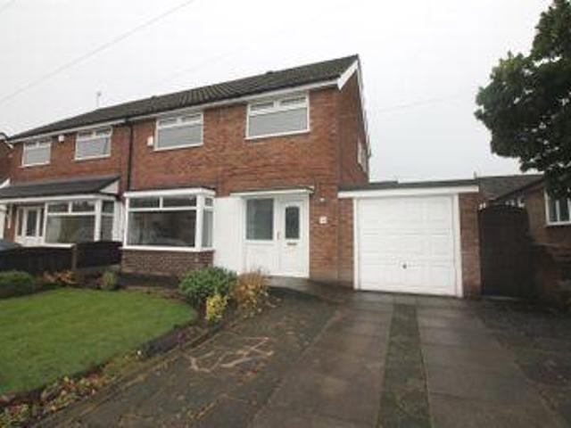3 Bedrooms Semi detached house for sale in Peel Green Road, Eccles, Manchester M30