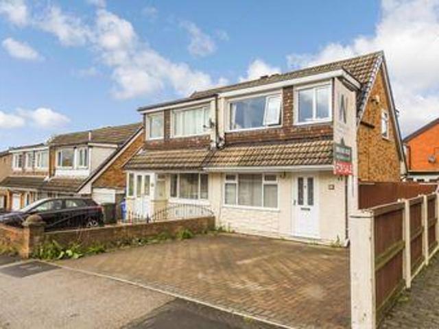 3 Bedrooms Semi detached house for sale in Pendle Road, Clayton Le Woods, Leyland PR25
